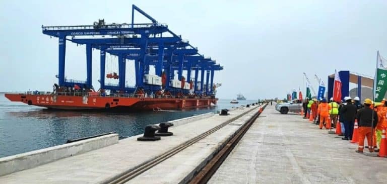 Megapuerto de Chancay recibe sus primeras grúas